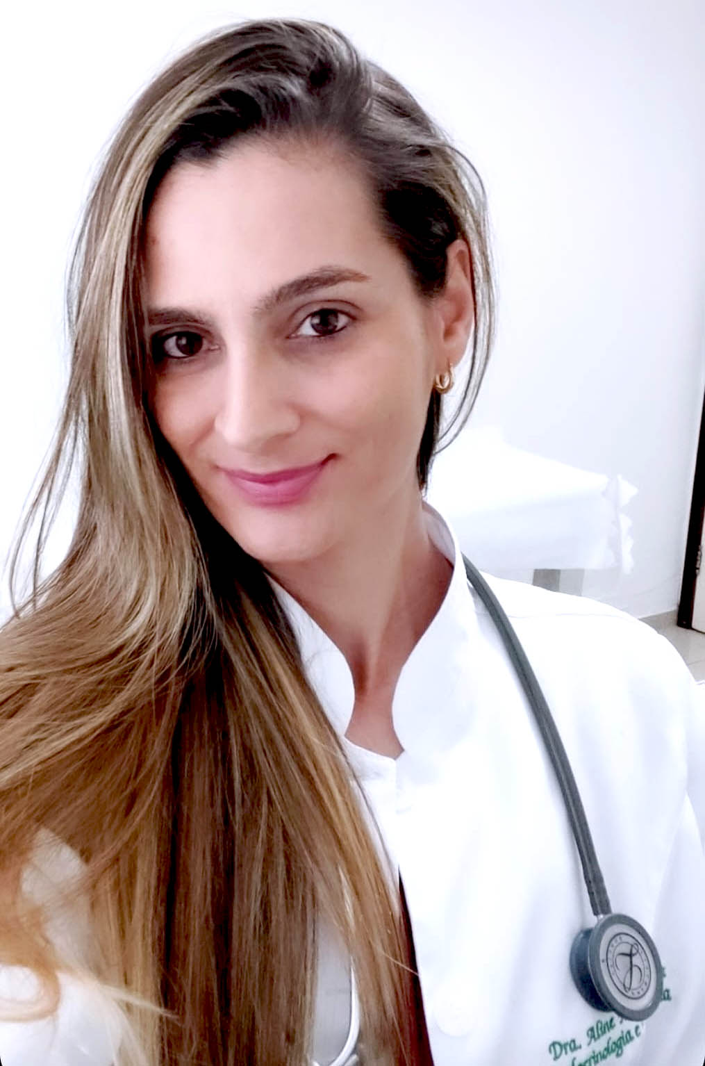 Dra. Aline Maria Curvelo de Siqueira – Especialista em Endocrinologia e ...